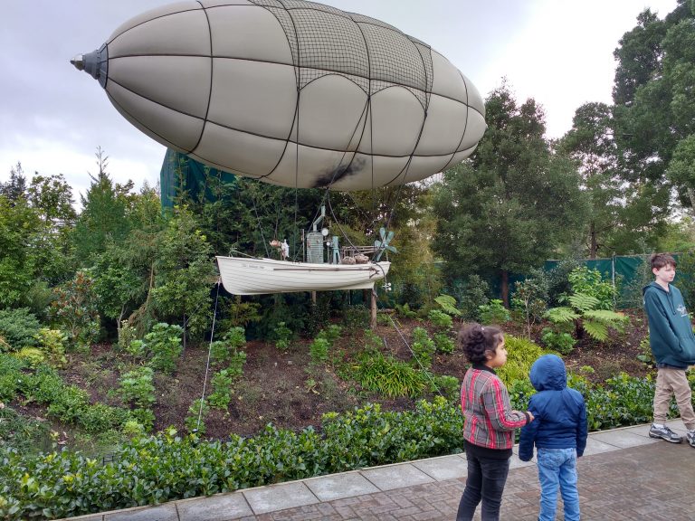 Inside Middle Earth: Snapshots » Helen Lowe